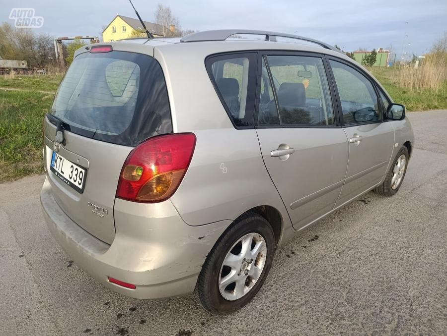 Toyota Corolla Verso 2002 in Klaipeda, with an engine capacity of 2.00 L and mileage of 291 thousand km for 650 €, photo 6 on AUTOMOTO.COM.LV