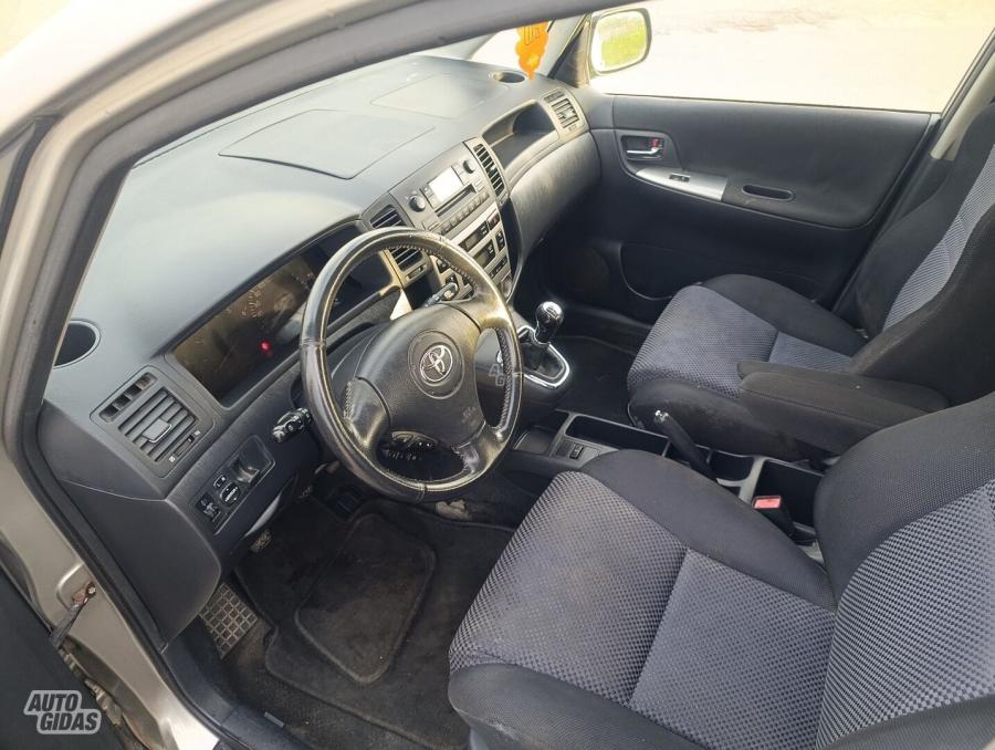 Toyota Corolla Verso 2002 in Klaipeda, with an engine capacity of 2.00 L and mileage of 291 thousand km for 650 €, photo 9 on AUTOMOTO.COM.LV