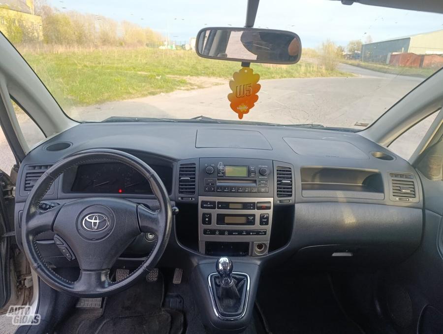 Toyota Corolla Verso 2002 in Klaipeda, with an engine capacity of 2.00 L and mileage of 291 thousand km for 650 €, photo 10 on AUTOMOTO.COM.LV