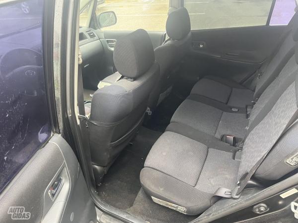 Toyota Corolla Verso 2002 Ignalina, ar dzinēja tilpumu 2.00 L un nobraukumu 331 tūkst. km par 850 €, foto 7 vietnē AUTOMOTO.COM.LV