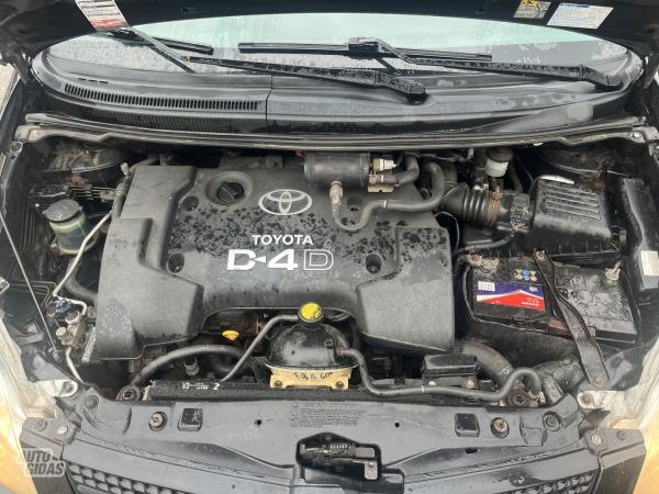 Toyota Corolla Verso 2002 Ignalina, ar dzinēja tilpumu 2.00 L un nobraukumu 331 tūkst. km par 850 €, foto 10 vietnē AUTOMOTO.COM.LV
