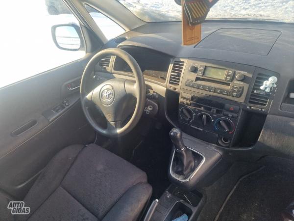 Toyota Corolla Verso 2003 Viļņa, ar dzinēja tilpumu 2.00 L un nobraukumu 336 tūkst. km par 500 €, foto 3 vietnē AUTOMOTO.COM.LV
