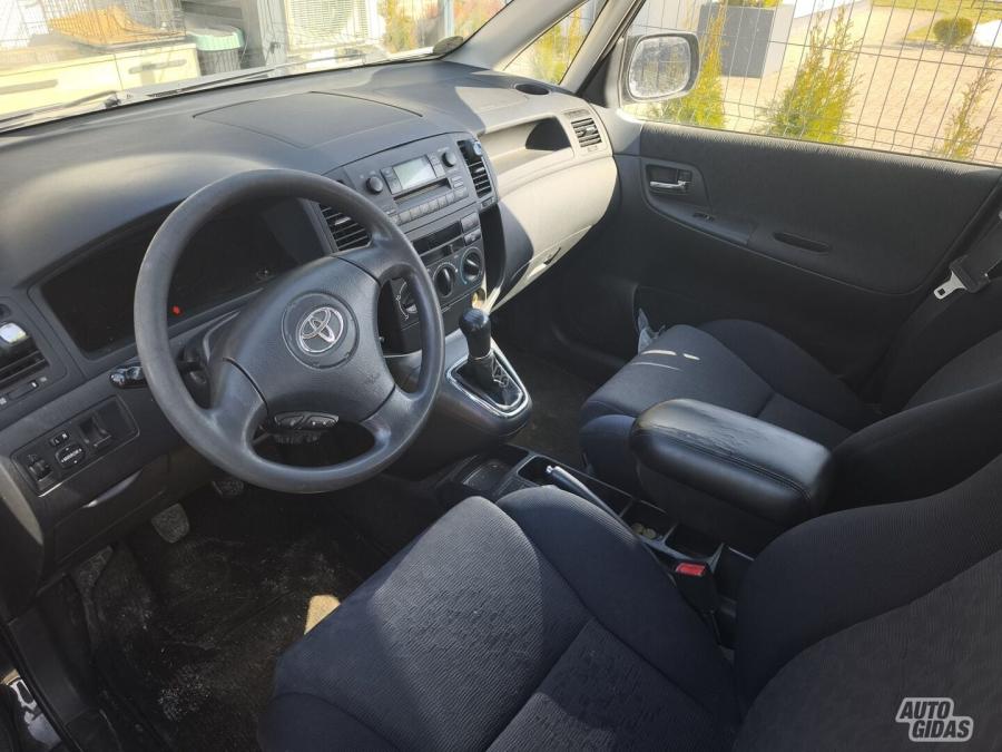 Toyota Corolla Verso 2003 Viļņa, ar dzinēja tilpumu 2.00 L un nobraukumu 325 tūkst. km par 550 €, foto 4 vietnē AUTOMOTO.COM.LV