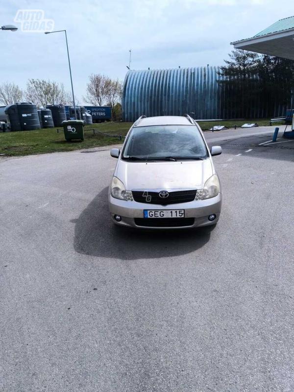 Toyota Corolla Verso 2003 in Kaunas, with an engine capacity of 2.00 L and mileage of 400 thousand km for 490 €, photo 1 on AUTOMOTO.COM.LV