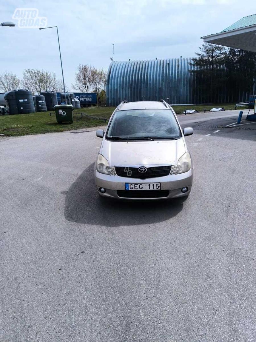 Toyota Corolla Verso 2003 in Kaunas, with an engine capacity of 2.00 L and mileage of 400 thousand km for 490 €, photo 1 on AUTOMOTO.COM.LV