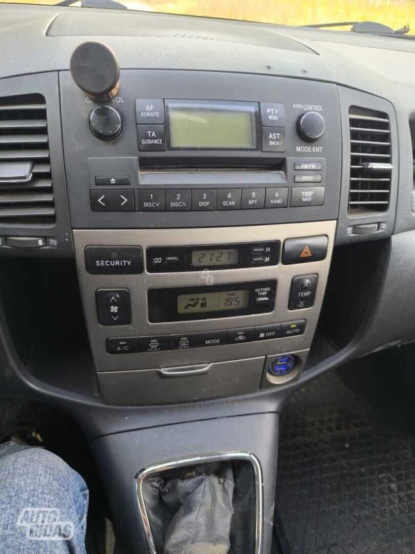 Toyota Corolla Verso 2003 in Kaunas, with an engine capacity of 2.00 L and mileage of 400 thousand km for 490 €, photo 5 on AUTOMOTO.COM.LV