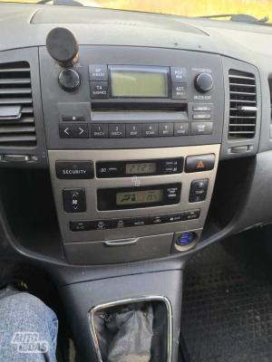 Toyota Corolla Verso 2003 in Kaunas, with an engine capacity of 2.00 L and mileage of 400 thousand km for 490 €, photo 6 on AUTOMOTO.COM.LV
