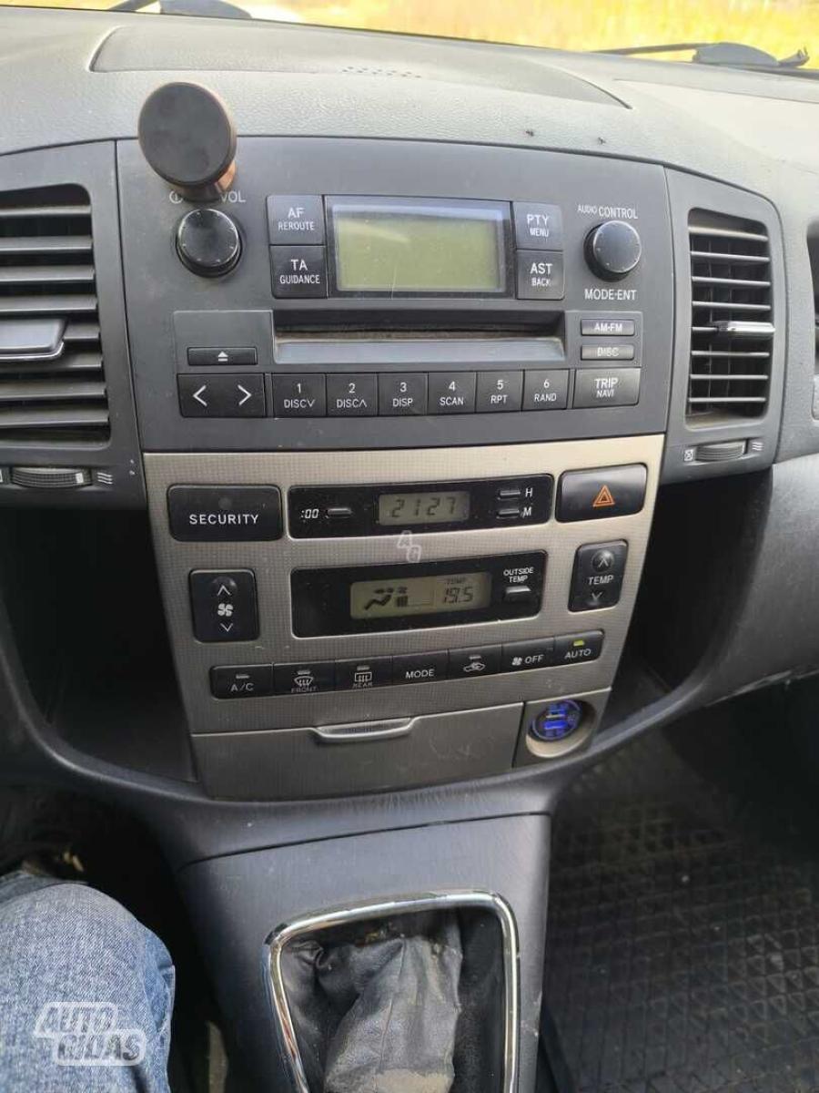 Toyota Corolla Verso 2003 in Kaunas, with an engine capacity of 2.00 L and mileage of 400 thousand km for 490 €, photo 6 on AUTOMOTO.COM.LV