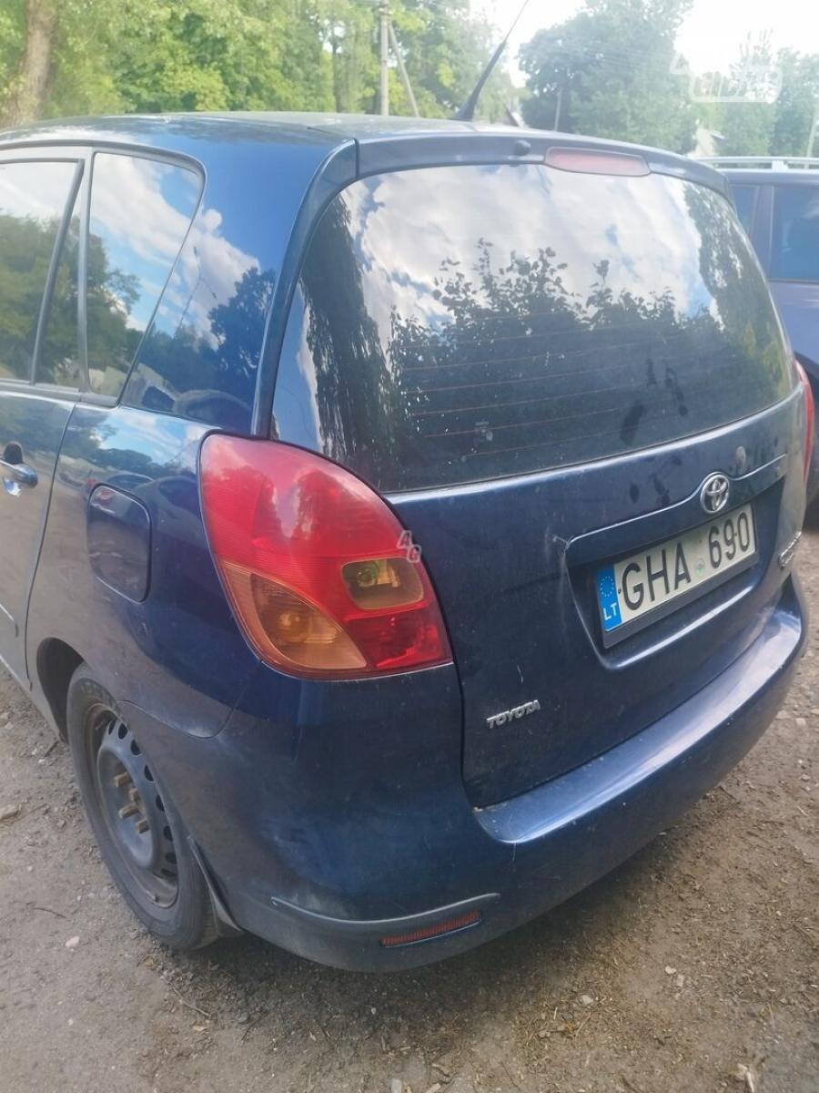 Toyota Corolla Verso 2003 Viļņa, ar dzinēja tilpumu 2.00 L un nobraukumu 340 tūkst. km par 500 €, foto 4 vietnē AUTOMOTO.COM.LV