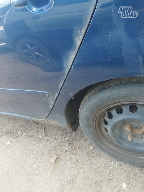 Toyota Corolla Verso 2003 Viļņa, ar dzinēja tilpumu 2.00 L un nobraukumu 340 tūkst. km par 500 €, foto 4 vietnē AUTOMOTO.COM.LV