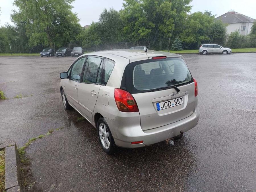 Toyota Corolla Verso 2003 in Klaipeda, with an engine capacity of 2.00 L and mileage of 245 thousand km for 599 €, photo 5 on AUTOMOTO.COM.LV