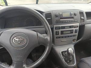 Toyota Corolla Verso 2003 in Klaipeda, with an engine capacity of 2.00 L and mileage of 245 thousand km for 599 €, photo 6 on AUTOMOTO.COM.LV