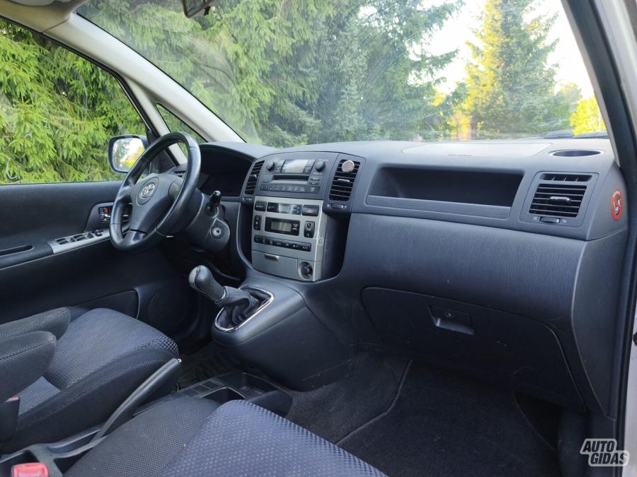 Toyota Corolla Verso 2003 Jonava, ar dzinēja tilpumu 1.60 L un nobraukumu 228 tūkst. km par 1190 €, foto 20 vietnē AUTOMOTO.COM.LV
