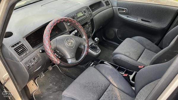 Toyota Corolla Verso 2003 in Vilnius, with an engine capacity of 2.00 L and mileage of 320 thousand km for 870 €, photo 7 on AUTOMOTO.COM.LV