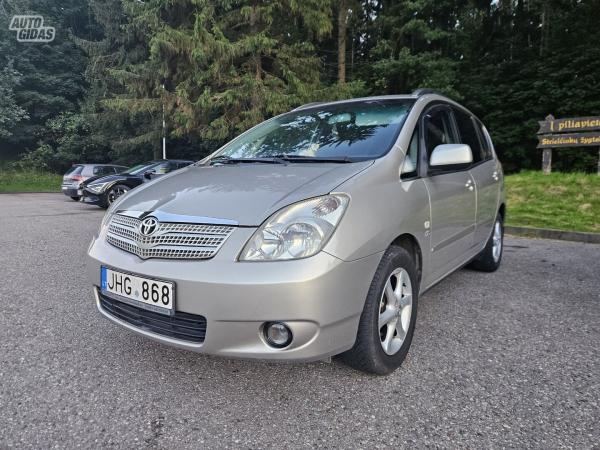 Toyota Corolla Verso 2003 in Vilnius, with an engine capacity of 2.00 L and mileage of 243 thousand km for 1350 €, photo 1 on AUTOMOTO.COM.LV