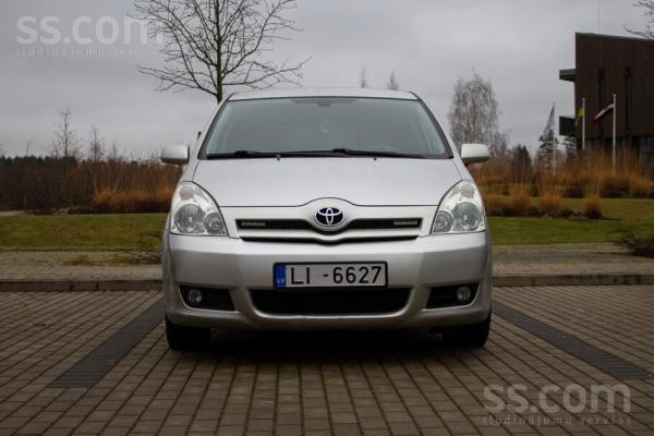 Toyota Corolla Verso 2004 in Jelgava, with an engine capacity of 2.00 L and mileage of 297 thousand km for 2290 €, photo 2 on AUTOMOTO.COM.LV