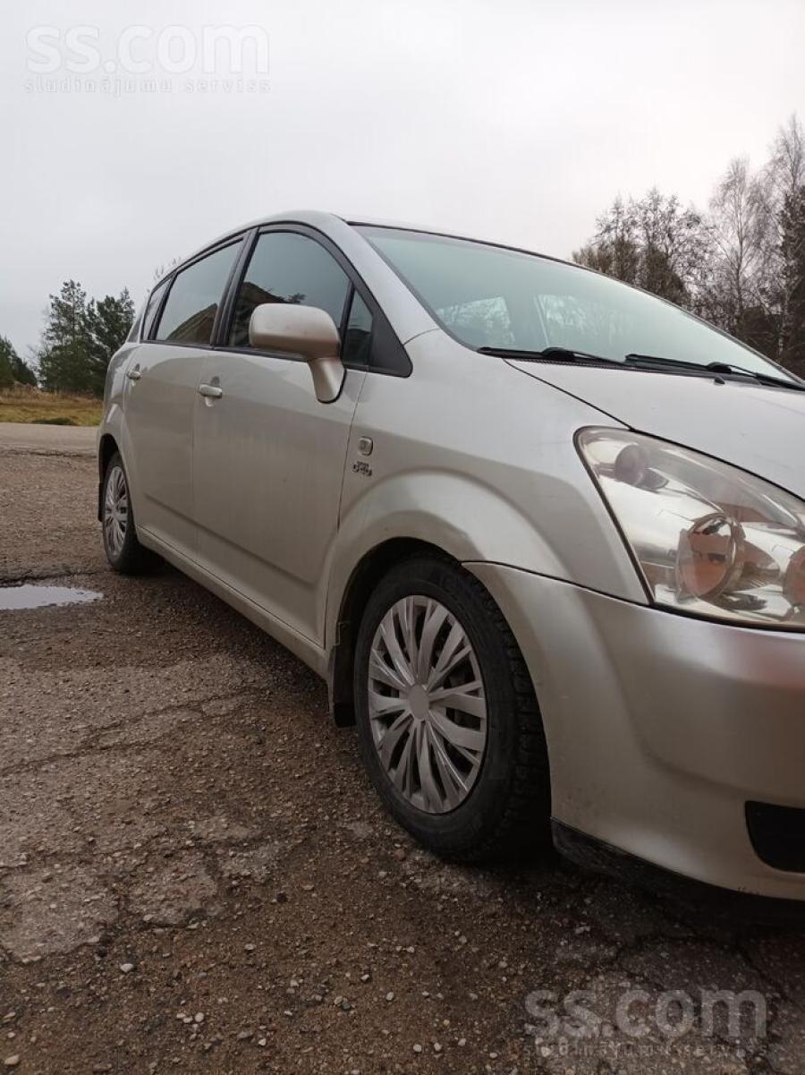 Toyota Corolla Verso 2004 Kuldīga, ar dzinēja tilpumu 2.00 L un nobraukumu 239 tūkst. km par 1350 €, foto 3 vietnē AUTOMOTO.COM.LV