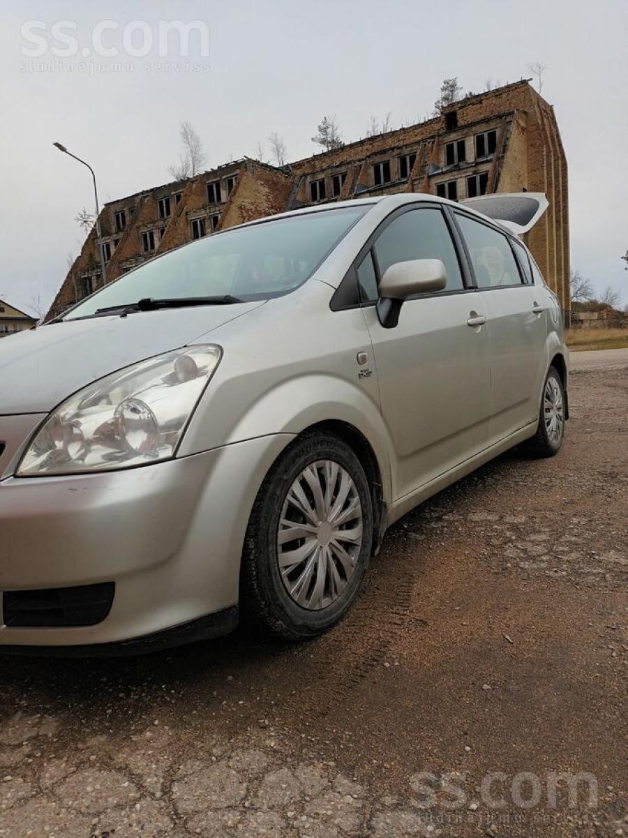 Toyota Corolla Verso 2004 Kuldīga, ar dzinēja tilpumu 2.00 L un nobraukumu 239 tūkst. km par 1350 €, foto 4 vietnē AUTOMOTO.COM.LV
