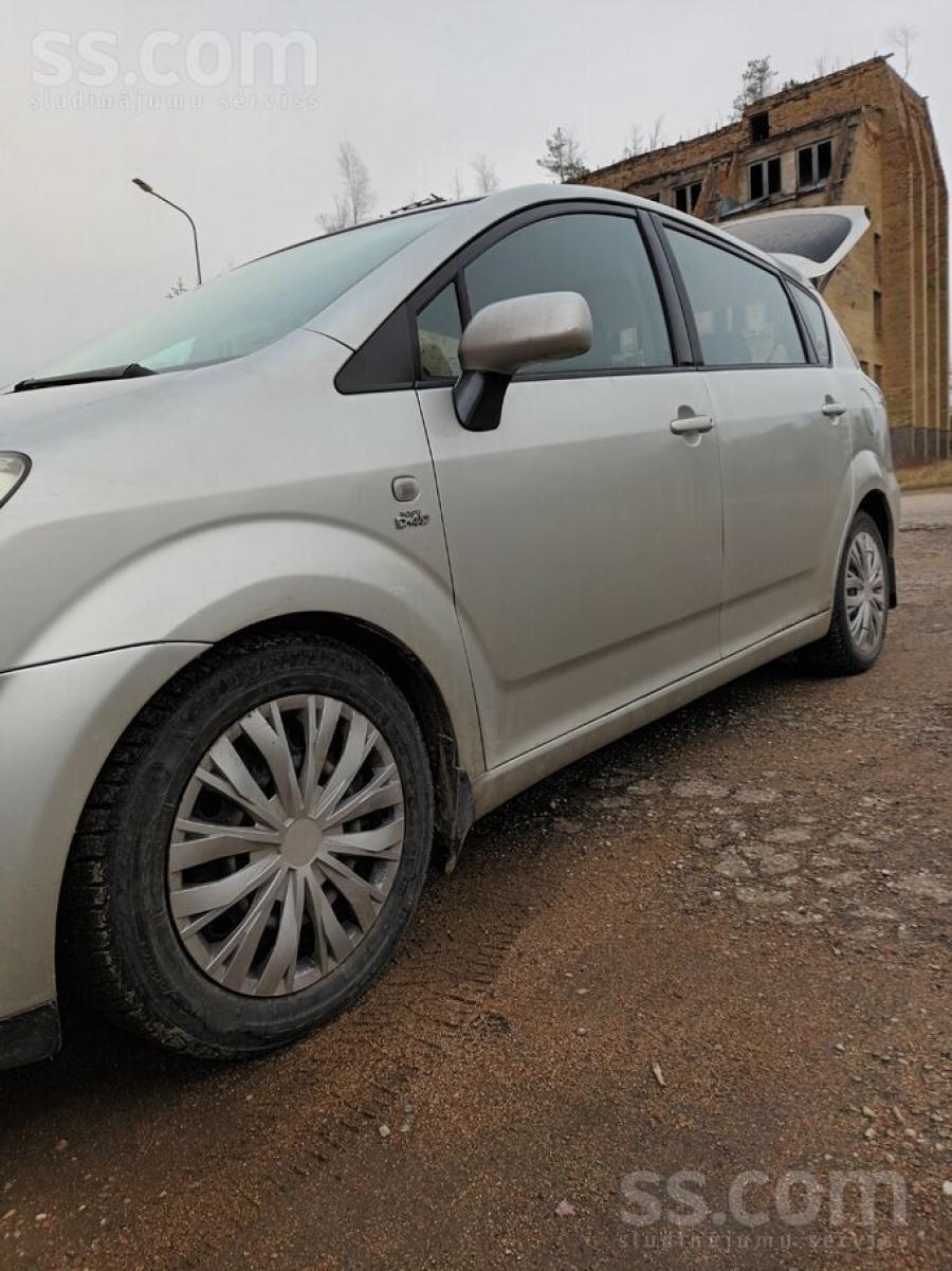 Toyota Corolla Verso 2004 Kuldīga, ar dzinēja tilpumu 2.00 L un nobraukumu 239 tūkst. km par 1350 €, foto 5 vietnē AUTOMOTO.COM.LV