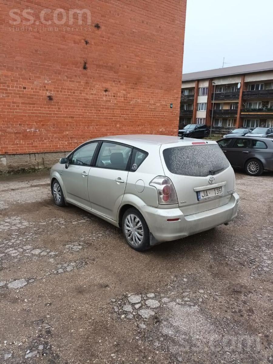Toyota Corolla Verso 2004 Kuldīga, ar dzinēja tilpumu 2.00 L un nobraukumu 239 tūkst. km par 1350 €, foto 12 vietnē AUTOMOTO.COM.LV