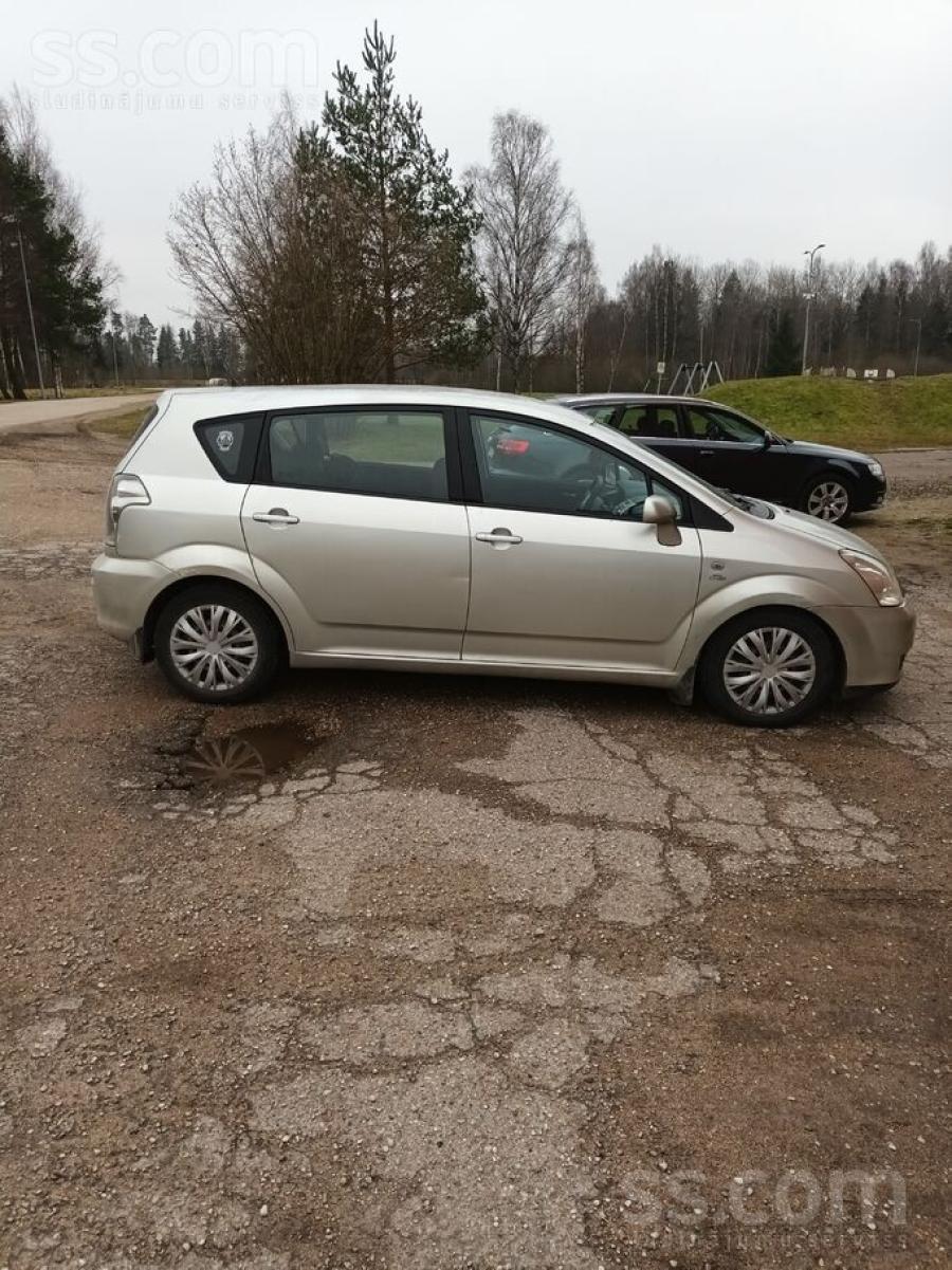 Toyota Corolla Verso 2004 Kuldīga, ar dzinēja tilpumu 2.00 L un nobraukumu 239 tūkst. km par 1350 €, foto 14 vietnē AUTOMOTO.COM.LV
