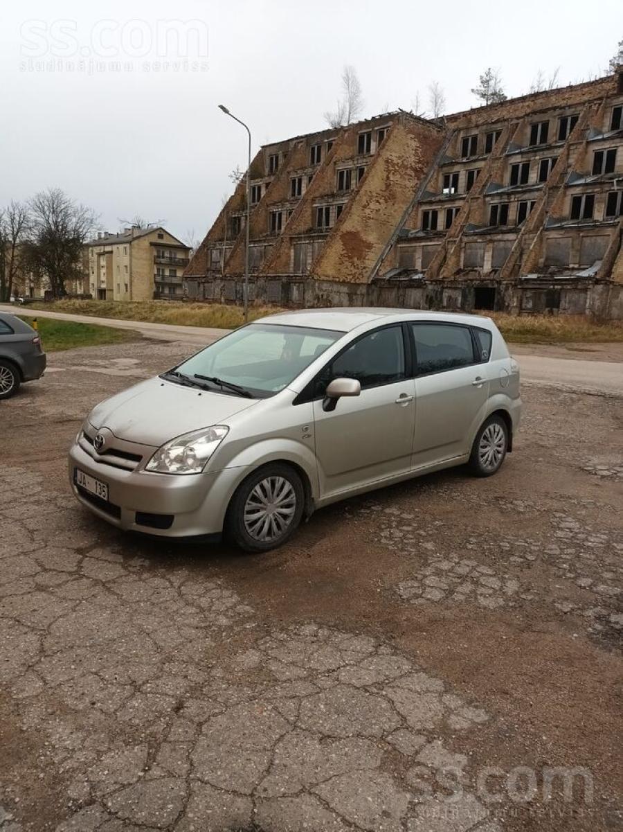 Toyota Corolla Verso 2004 Kuldīga, ar dzinēja tilpumu 2.00 L un nobraukumu 239 tūkst. km par 1350 €, foto 16 vietnē AUTOMOTO.COM.LV