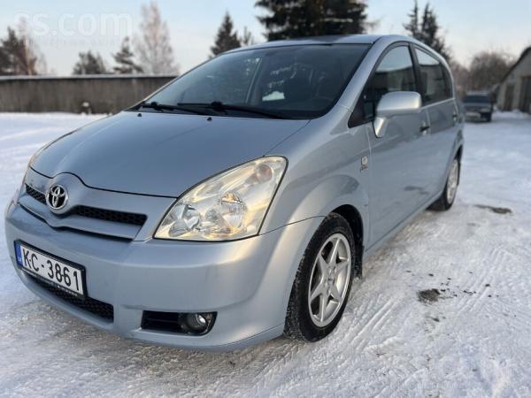 Toyota Corolla Verso 2004 Rēzekne, ar dzinēja tilpumu 2.00 L un nobraukumu 260 tūkst. km par 1850 €, foto 2 vietnē AUTOMOTO.COM.LV