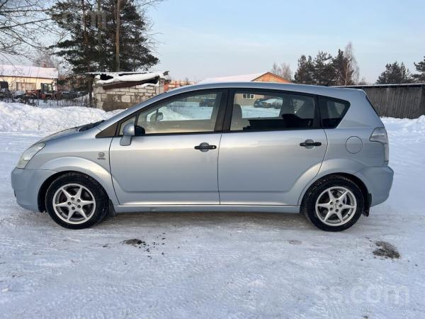 Toyota Corolla Verso 2004 Rēzekne, ar dzinēja tilpumu 2.00 L un nobraukumu 260 tūkst. km par 1850 €, foto 4 vietnē AUTOMOTO.COM.LV