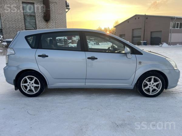 Toyota Corolla Verso 2004 Rēzekne, ar dzinēja tilpumu 2.00 L un nobraukumu 260 tūkst. km par 1850 €, foto 5 vietnē AUTOMOTO.COM.LV