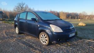Toyota Corolla Verso 2004 Viļņa, ar dzinēja tilpumu 1.80 L un nobraukumu 320 tūkst. km par 1300 €, foto  vietnē AUTOMOTO.COM.LV