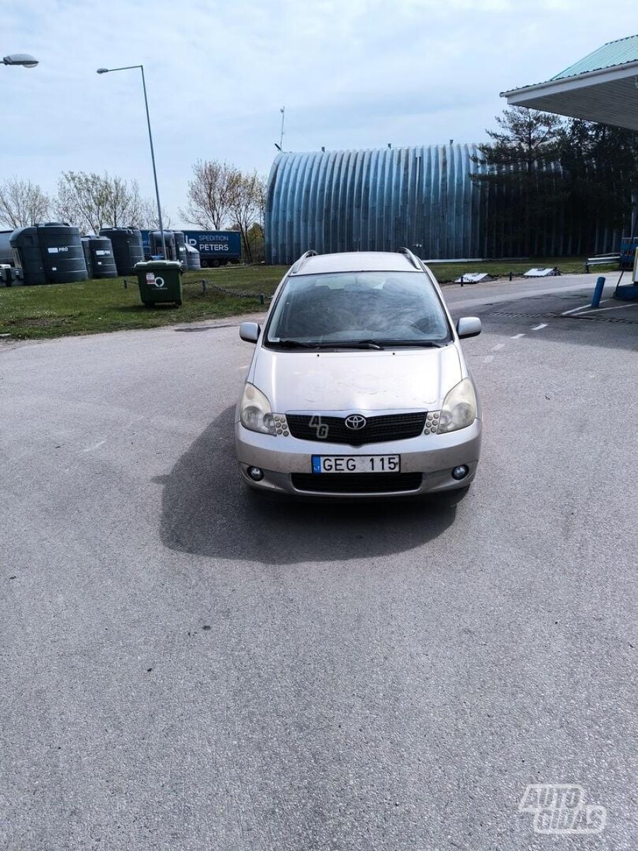 Toyota Corolla Verso 2004 Kauņa, ar dzinēja tilpumu 2.00 L un nobraukumu 420 tūkst. km par 590 €, foto 1 vietnē AUTOMOTO.COM.LV
