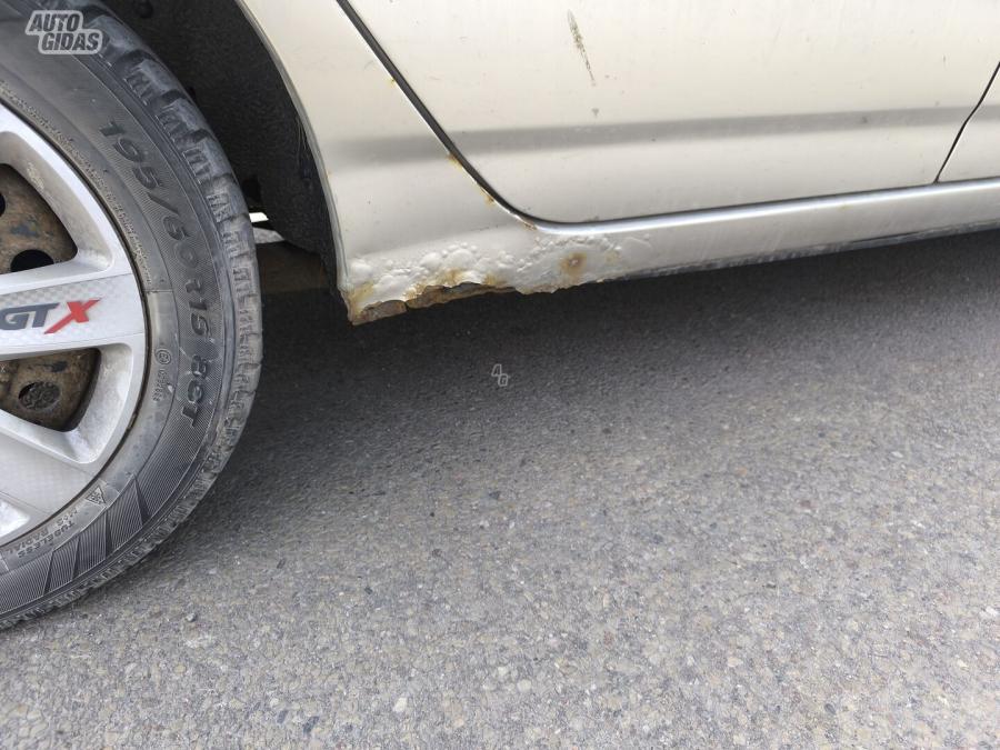Toyota Corolla Verso 2004 Kauņa, ar dzinēja tilpumu 2.00 L un nobraukumu 420 tūkst. km par 590 €, foto 8 vietnē AUTOMOTO.COM.LV