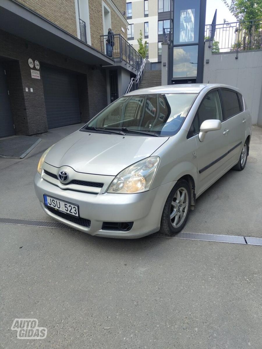 Toyota Corolla Verso 2004 in Vilnius, with an engine capacity of 2.00 L and mileage of 316 thousand km for 1700 €, photo 1 on AUTOMOTO.COM.LV