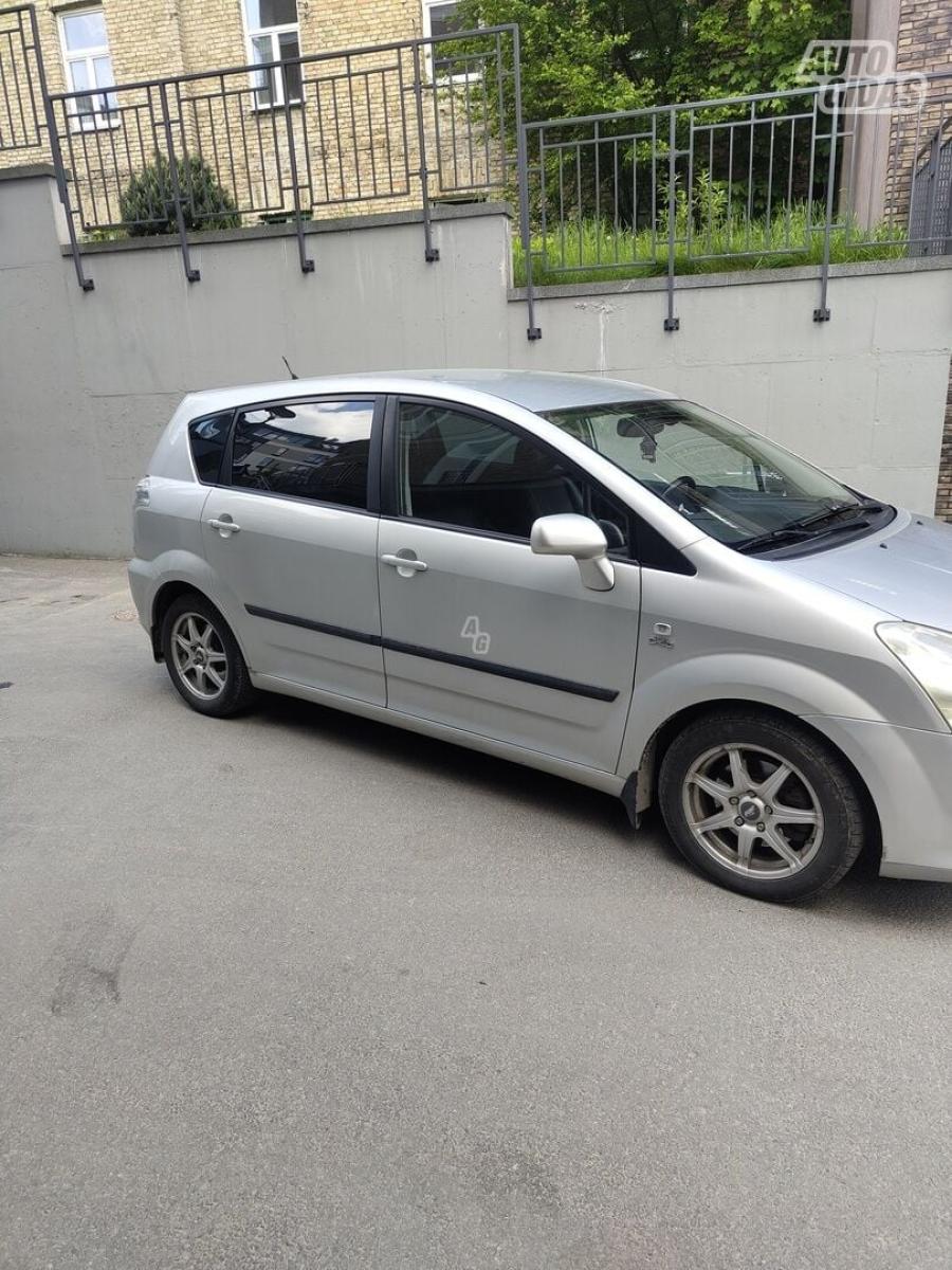 Toyota Corolla Verso 2004 in Vilnius, with an engine capacity of 2.00 L and mileage of 316 thousand km for 1700 €, photo 6 on AUTOMOTO.COM.LV