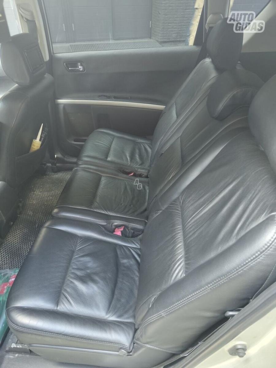 Toyota Corolla Verso 2004 in Vilnius, with an engine capacity of 2.00 L and mileage of 316 thousand km for 1700 €, photo 9 on AUTOMOTO.COM.LV