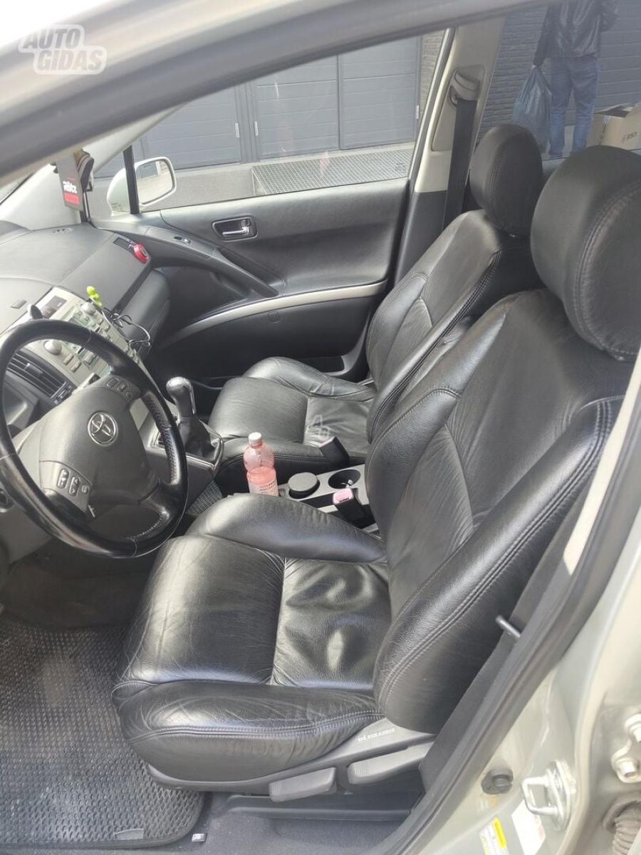 Toyota Corolla Verso 2004 in Vilnius, with an engine capacity of 2.00 L and mileage of 316 thousand km for 1700 €, photo 10 on AUTOMOTO.COM.LV