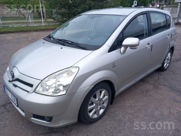 Toyota Corolla Verso 2004 in Daugavpils, with an engine capacity of 2.00 L and mileage of 350 thousand km for 1250 €, photo 1 on AUTOMOTO.COM.LV