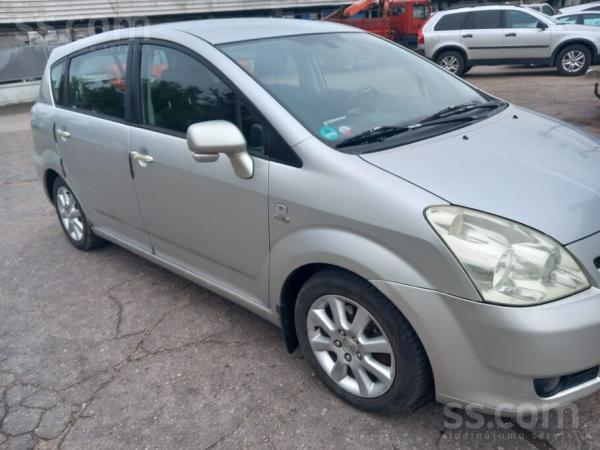 Toyota Corolla Verso 2004 in Daugavpils, with an engine capacity of 2.00 L and mileage of 350 thousand km for 1250 €, photo 2 on AUTOMOTO.COM.LV