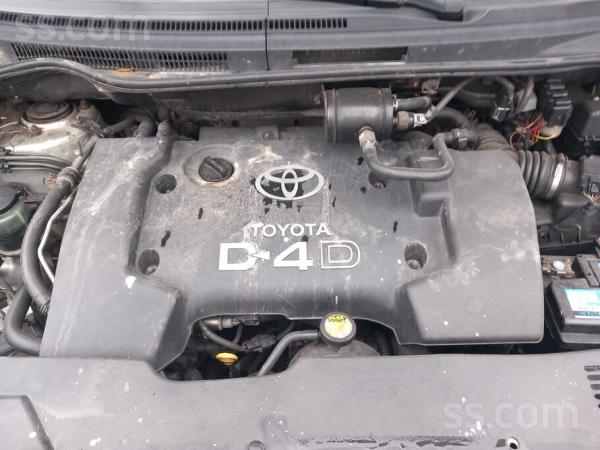 Toyota Corolla Verso 2004 in Daugavpils, with an engine capacity of 2.00 L and mileage of 350 thousand km for 1250 €, photo 7 on AUTOMOTO.COM.LV