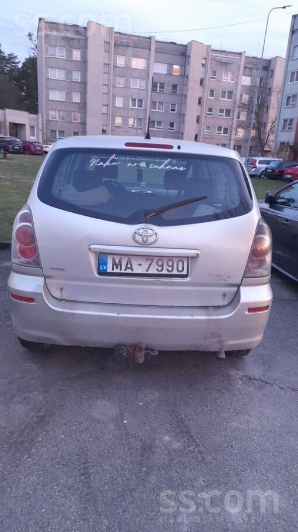 Toyota Corolla Verso 2004 Preiļi, ar dzinēja tilpumu 2.00 L un nobraukumu 440 tūkst. km par 600 €, foto 2 vietnē AUTOMOTO.COM.LV