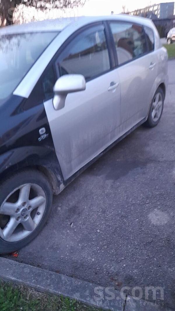 Toyota Corolla Verso 2004 Preiļi, ar dzinēja tilpumu 2.00 L un nobraukumu 440 tūkst. km par 600 €, foto 4 vietnē AUTOMOTO.COM.LV