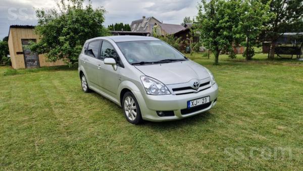 Toyota Corolla Verso 2004 in Daugavpils, with an engine capacity of 2.00 L and mileage of 264 thousand km for 2100 €, photo 1 on AUTOMOTO.COM.LV