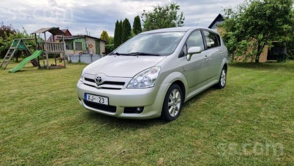 Toyota Corolla Verso 2004 in Daugavpils, with an engine capacity of 2.00 L and mileage of 264 thousand km for 2100 €, photo 4 on AUTOMOTO.COM.LV