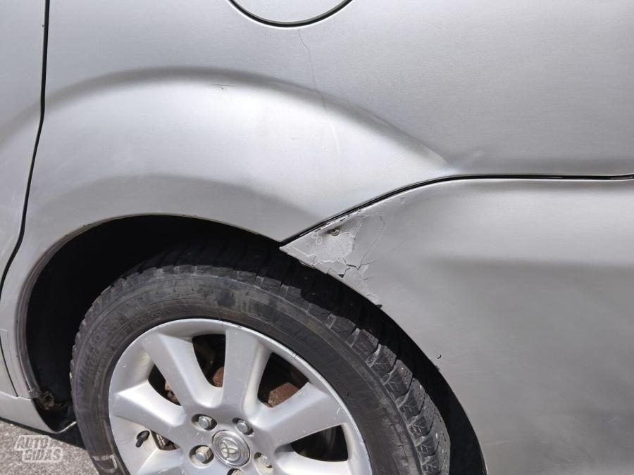 Toyota Corolla Verso 2004 Kauņa, ar dzinēja tilpumu 2.00 L un nobraukumu 350 tūkst. km par 680 €, foto 10 vietnē AUTOMOTO.COM.LV