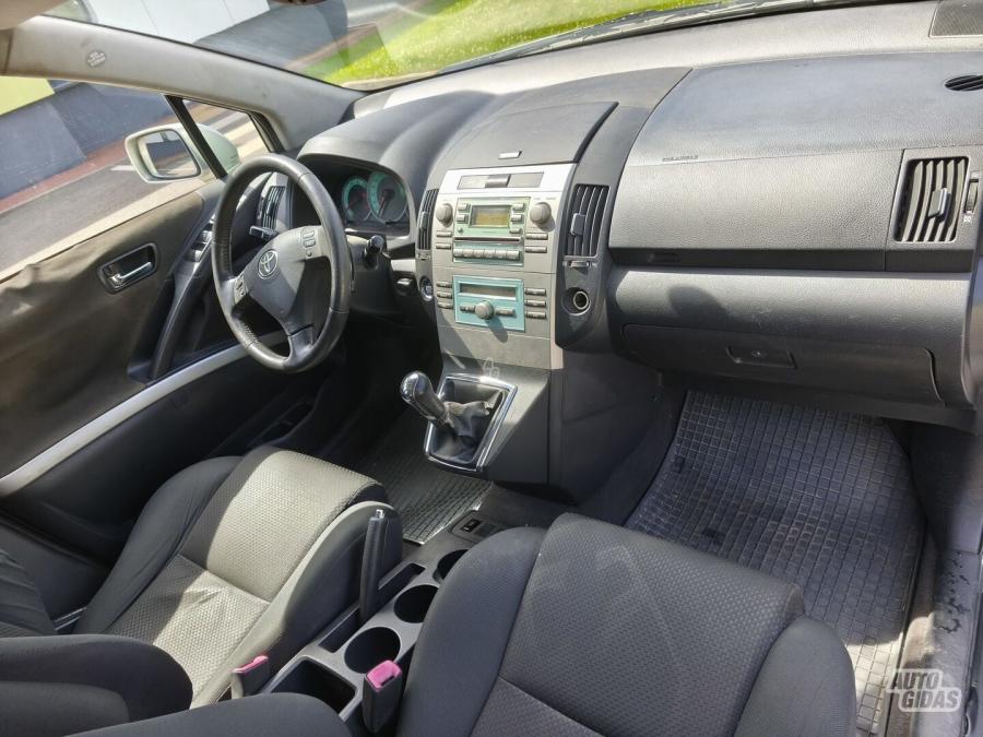 Toyota Corolla Verso 2004 Kauņa, ar dzinēja tilpumu 2.00 L un nobraukumu 350 tūkst. km par 680 €, foto 15 vietnē AUTOMOTO.COM.LV