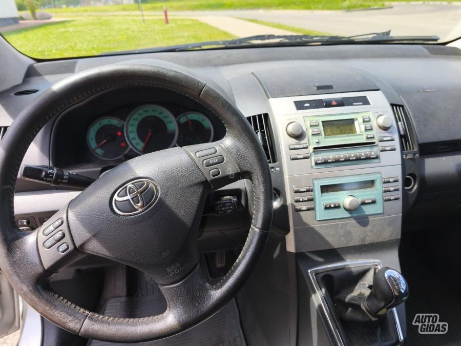 Toyota Corolla Verso 2004 Kauņa, ar dzinēja tilpumu 2.00 L un nobraukumu 350 tūkst. km par 680 €, foto 16 vietnē AUTOMOTO.COM.LV