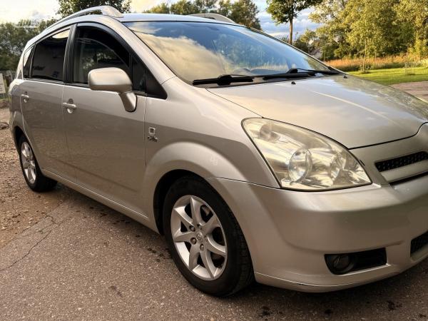 Toyota Corolla Verso 2004 Panevēža, ar dzinēja tilpumu 2.00 L un nobraukumu 308 tūkst. km par 1700 €, foto 2 vietnē AUTOMOTO.COM.LV