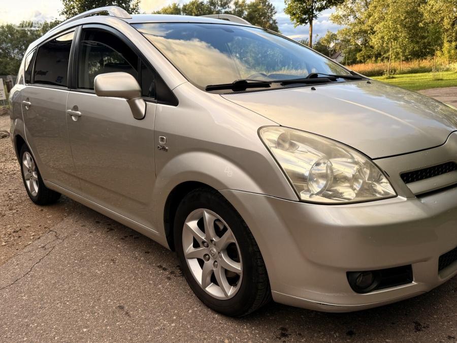 Toyota Corolla Verso 2004 Panevēža, ar dzinēja tilpumu 2.00 L un nobraukumu 308 tūkst. km par 1700 €, foto 3 vietnē AUTOMOTO.COM.LV