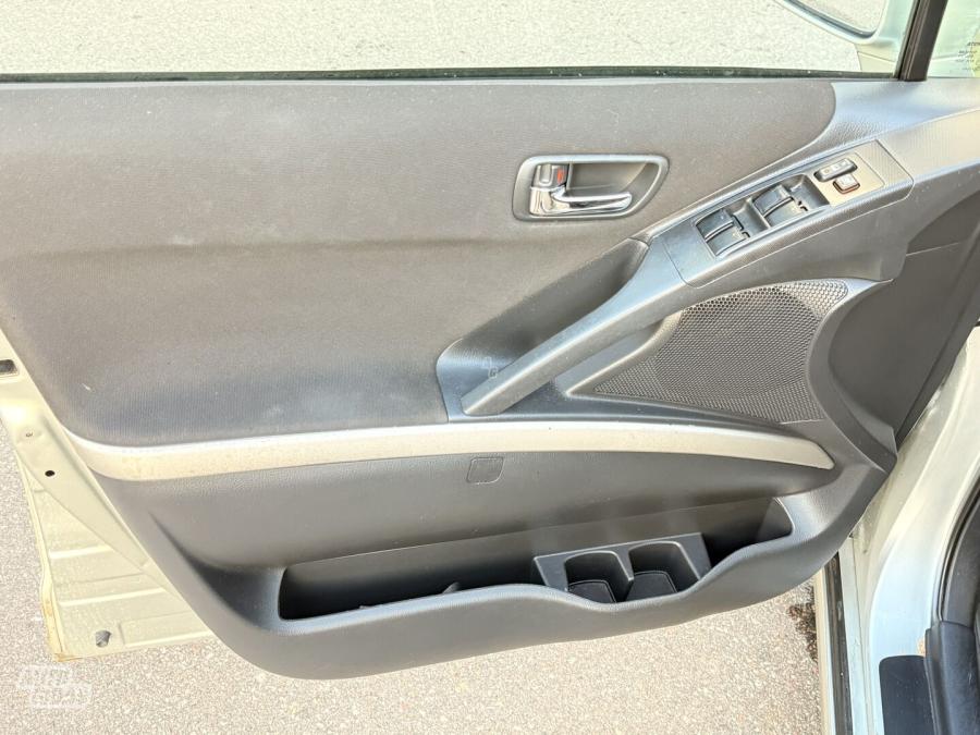 Toyota Corolla Verso 2004 Panevēža, ar dzinēja tilpumu 2.00 L un nobraukumu 308 tūkst. km par 1700 €, foto 11 vietnē AUTOMOTO.COM.LV