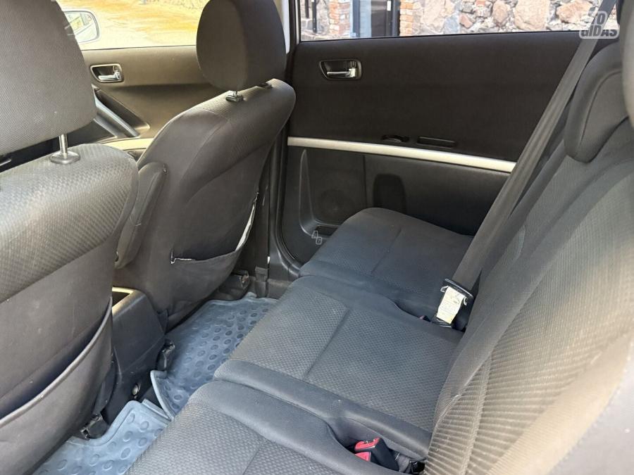 Toyota Corolla Verso 2004 Panevēža, ar dzinēja tilpumu 2.00 L un nobraukumu 308 tūkst. km par 1700 €, foto 16 vietnē AUTOMOTO.COM.LV